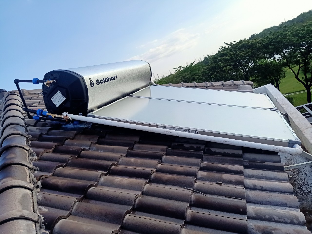 Máy Solahart 300L - Máy nước nóng năng lượng mặt trời cao cấp của Úc