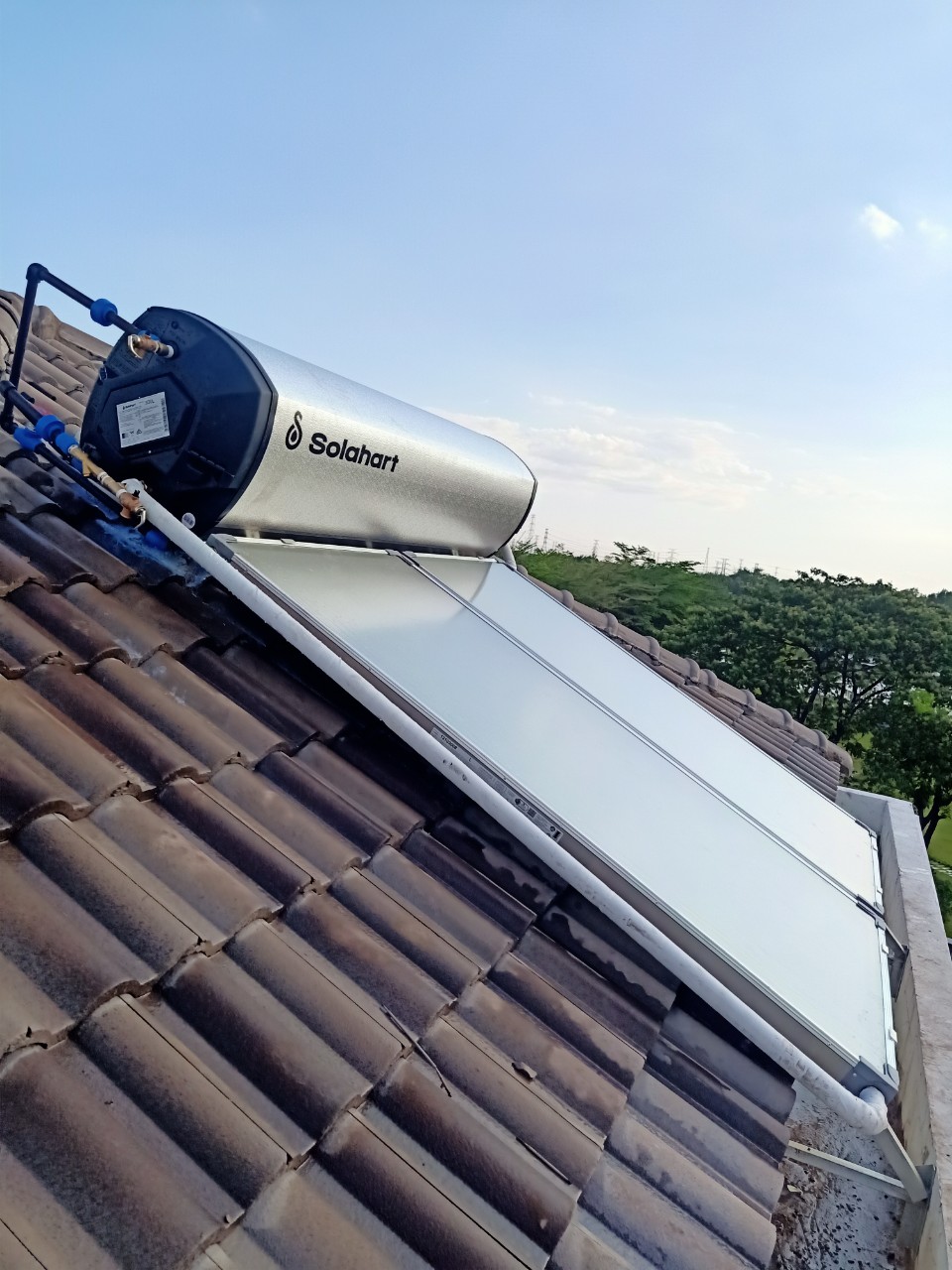 Máy Solahart 300L - Máy nước nóng năng lượng mặt trời cao cấp của Úc